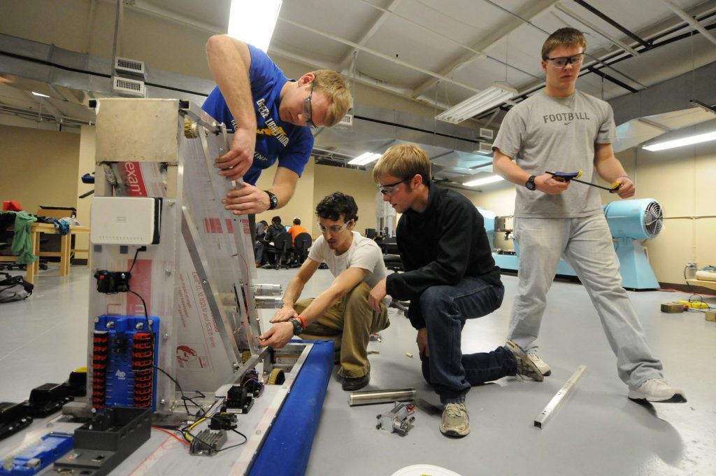 Robotics team builds hoop-shooting robot | The Bison