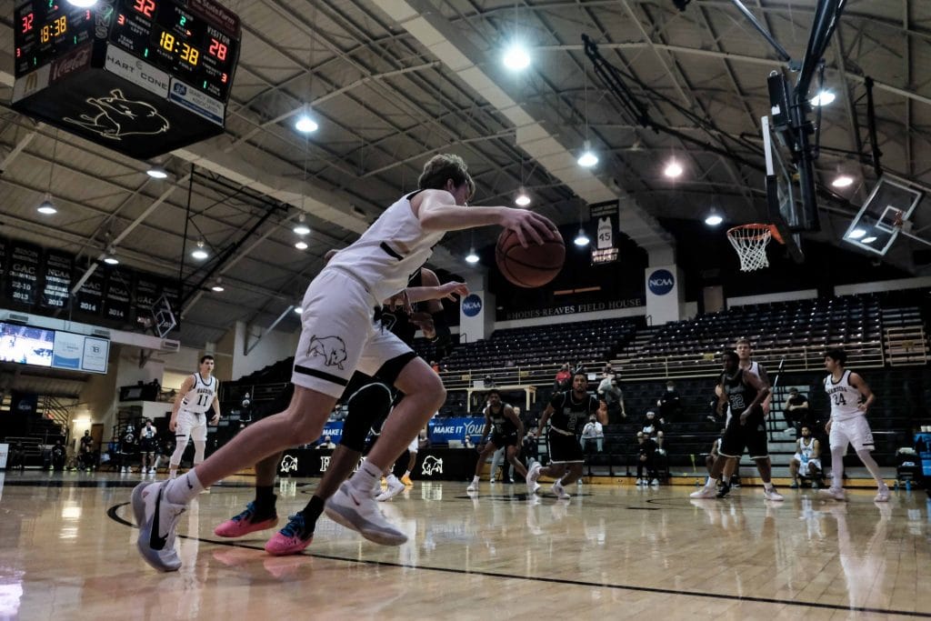Men’s basketball team begins season | The Bison